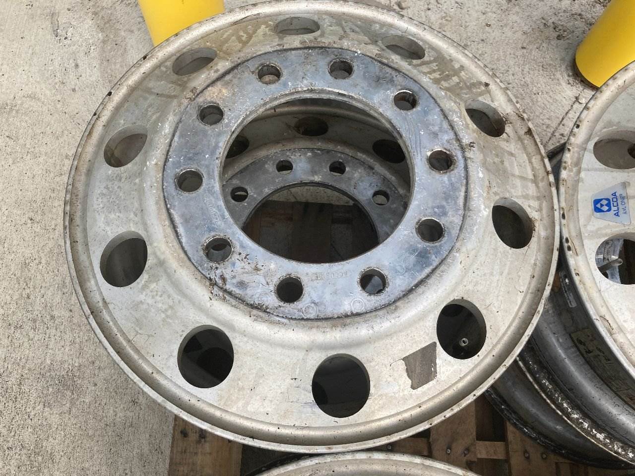 2017 PILOT 22.5 ALUM Tire & Rim for a Volvo VNL For Sale | Spencer, IA | 25479535 ...