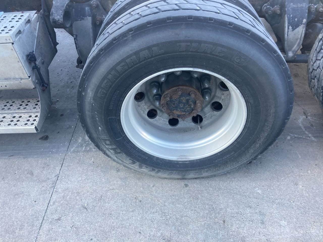 2004 PILOT 22.5 ALUM Tire & Rim for a Freightliner Columbia 120 For Sale | Kansas City, MO ...