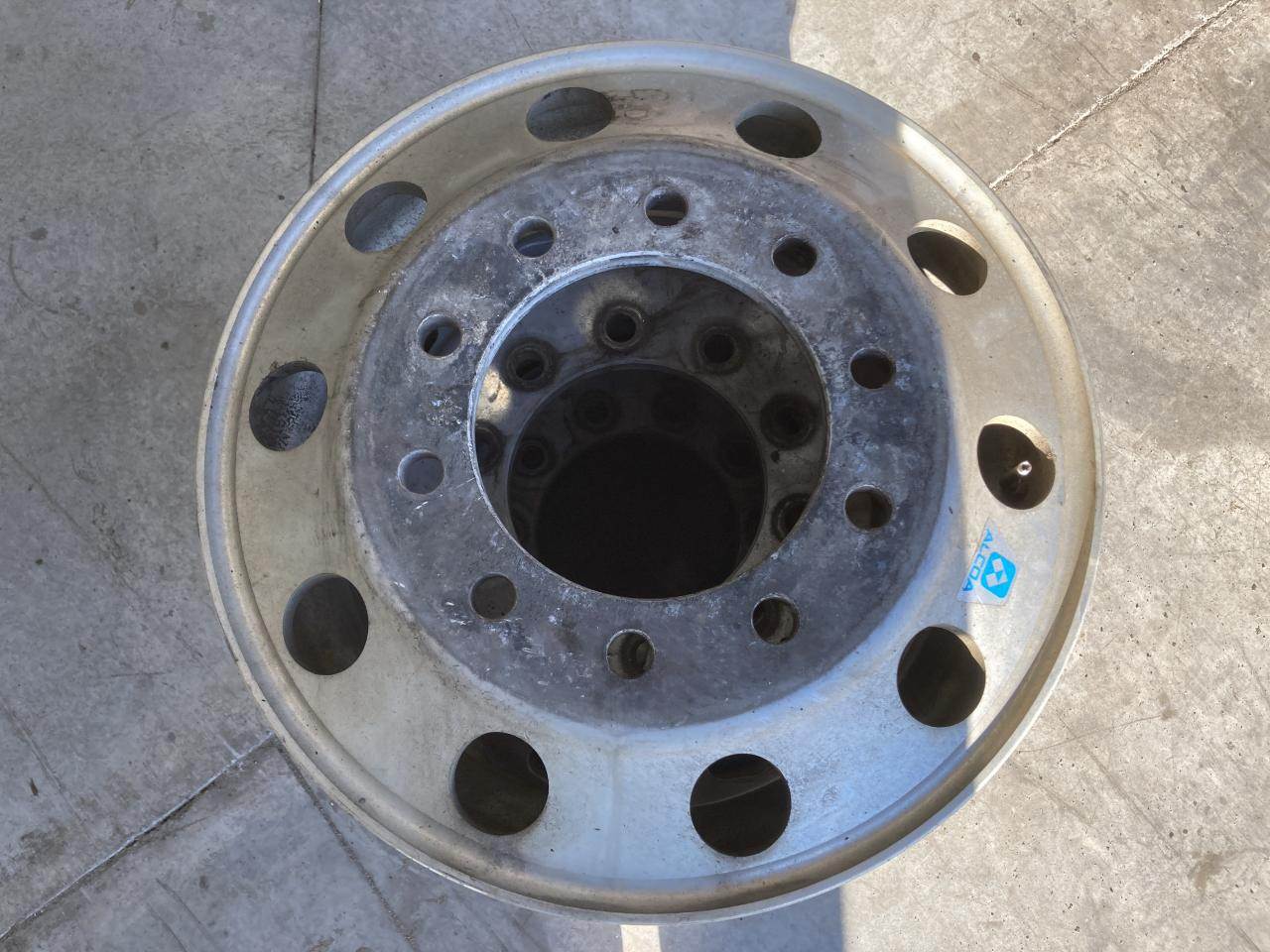 2006 PILOT 22.5 ALUM Tire & Rim for a Volvo VNL For Sale | Spencer, IA ...