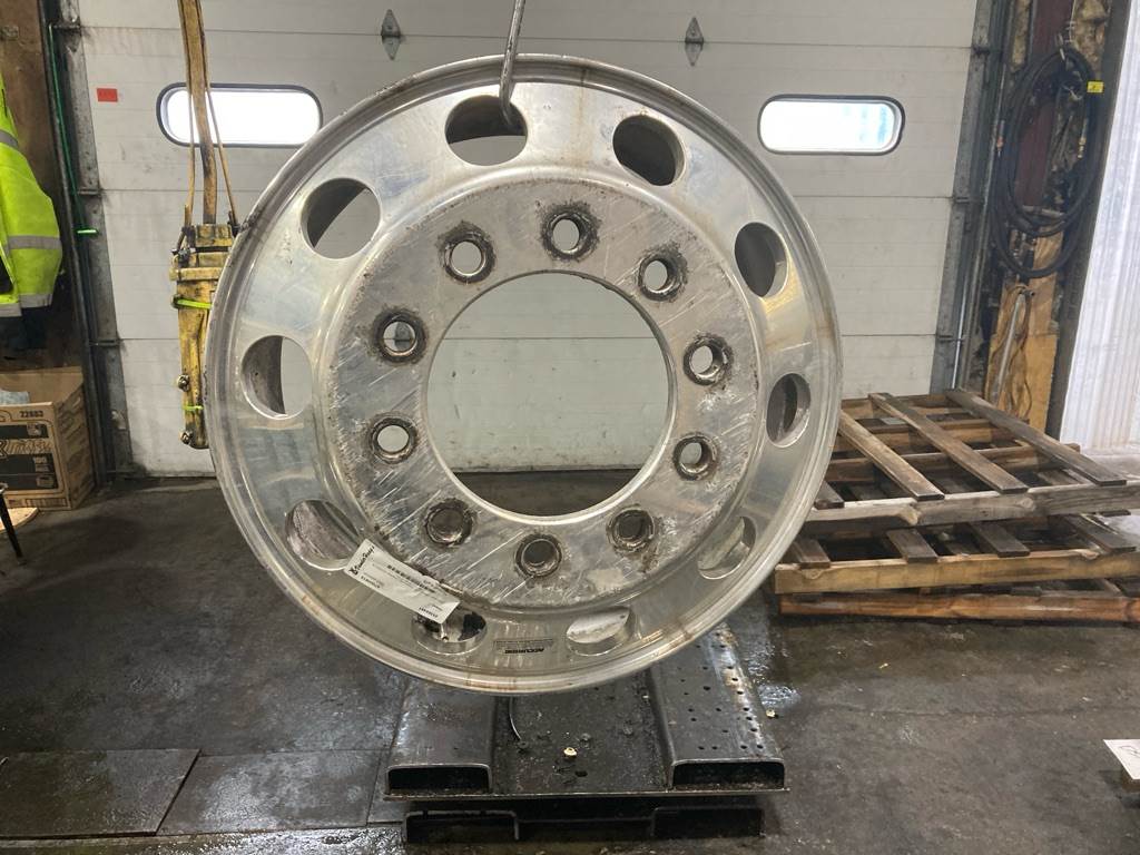 2007 PILOT 22.5 ALUM Tire & Rim for a Freightliner Columbia 120 For Sale | Des Moines, IA ...