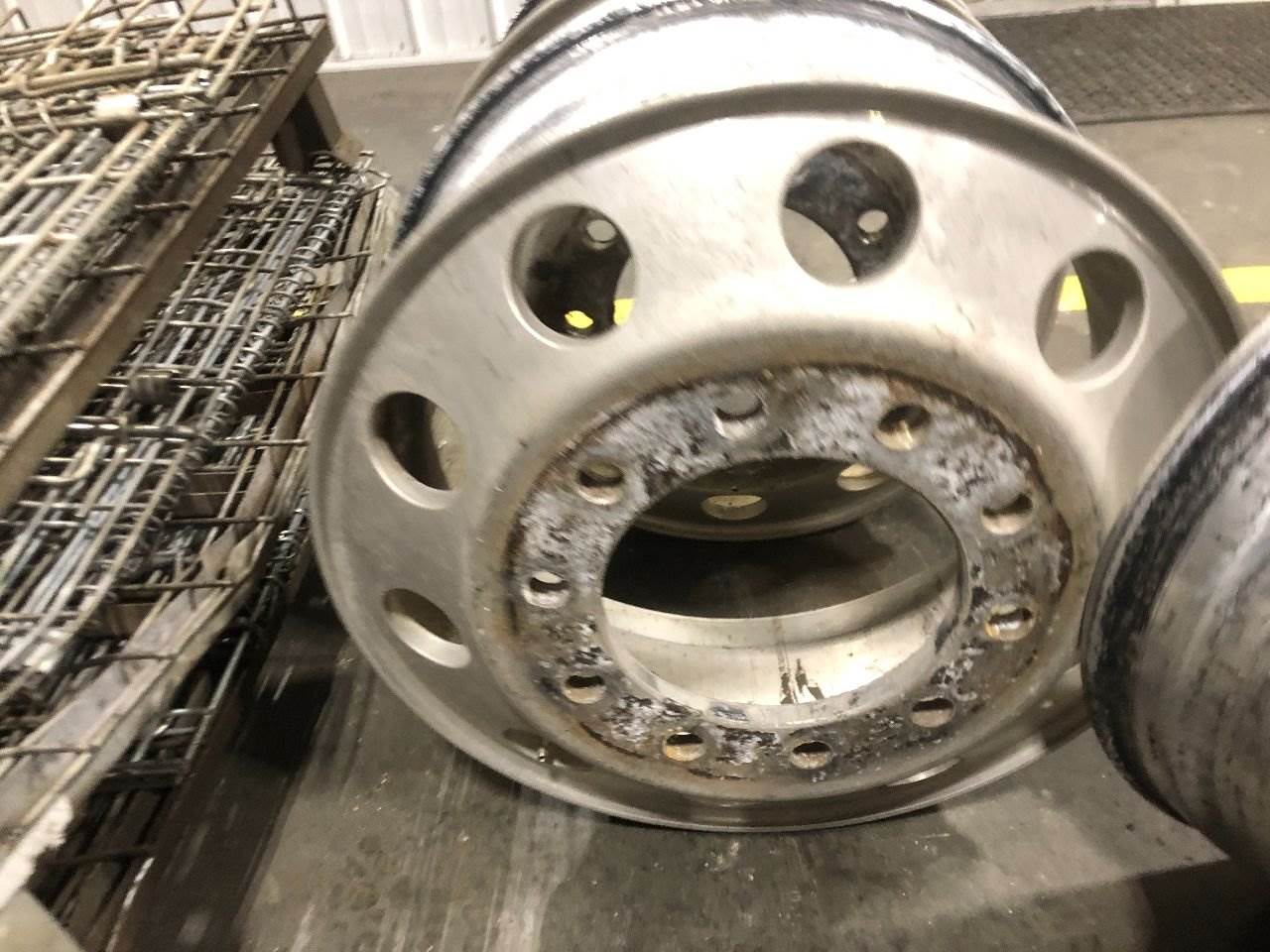 2012 PILOT 22.5 ALUM Tire & Rim for a Freightliner Cascadia For Sale | Kansas City, MO ...