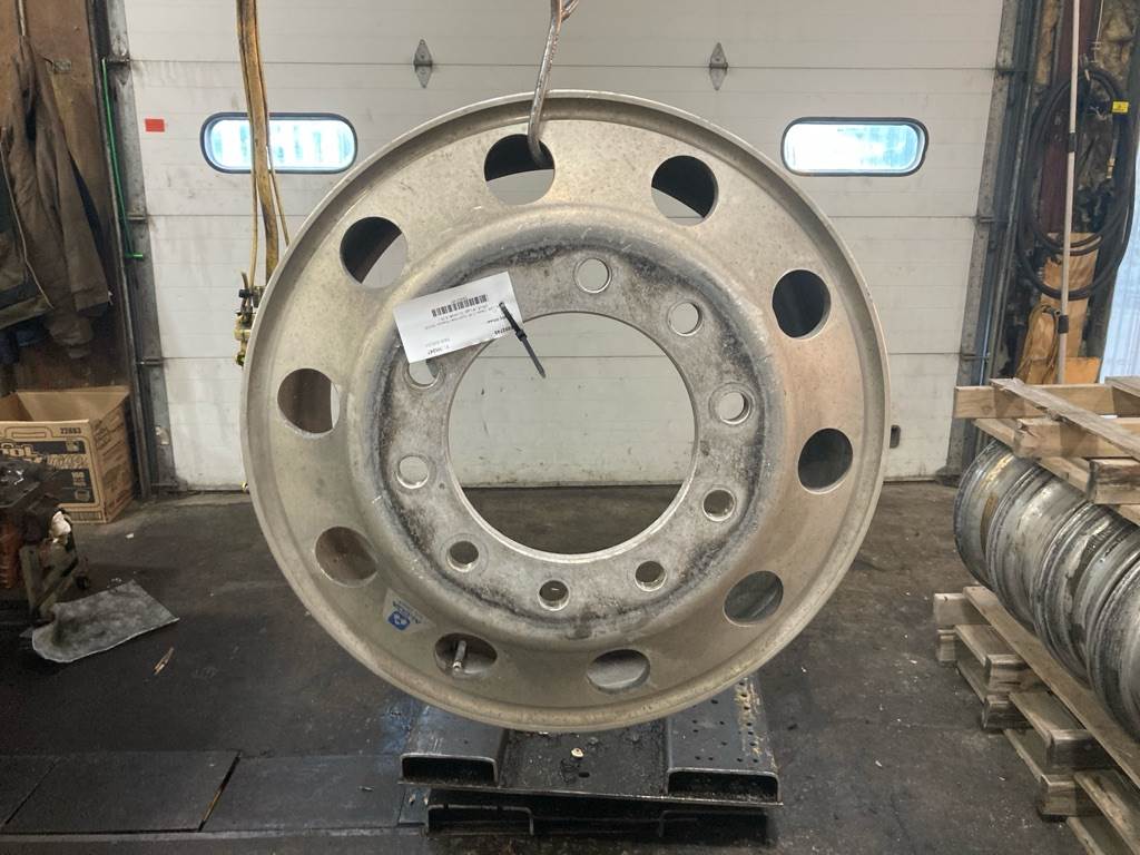 2013 PILOT 22.5 ALUM Tire & Rim for a Freightliner M2 112 For Sale | Des Moines, IA | 25502745 ...