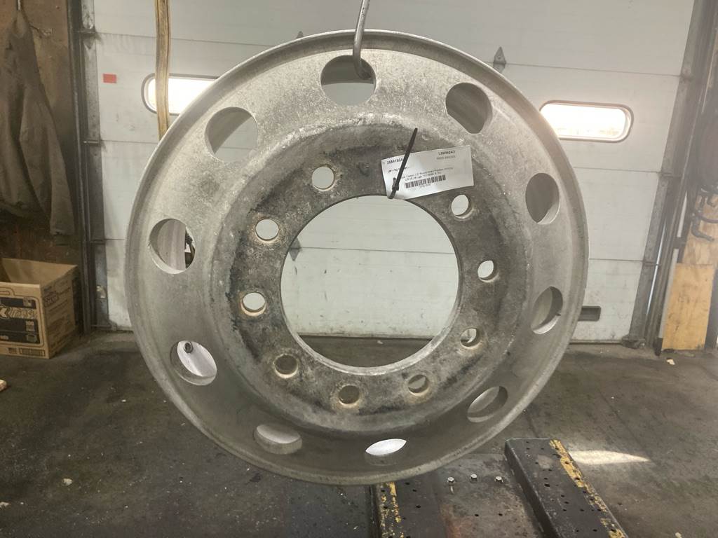 2013 PILOT 22.5 ALUM Tire & Rim for a Freightliner Cascadia For Sale | Des Moines, IA | 25561954 ...