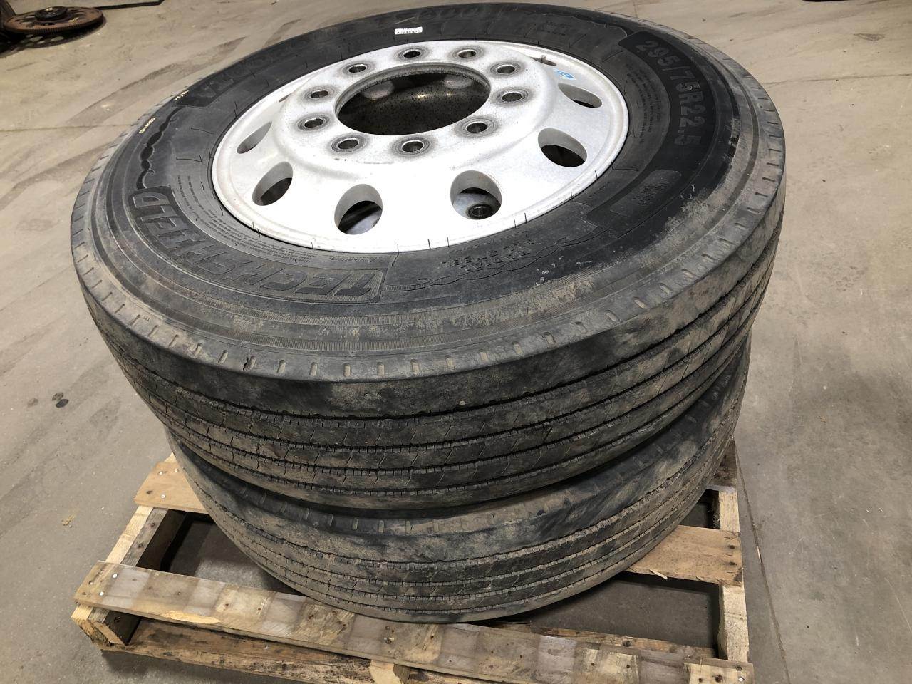 2013 PILOT 22.5 ALUM Tire & Rim for a Volvo VNL For Sale | Sioux Falls, SD | 25614684 ...