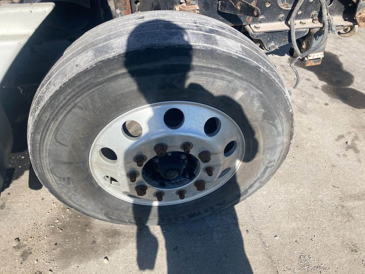 2004 PILOT 22.5 ALUM Tire & Rim for a Freightliner Columbia 120 For Sale | Kansas City, MO ...