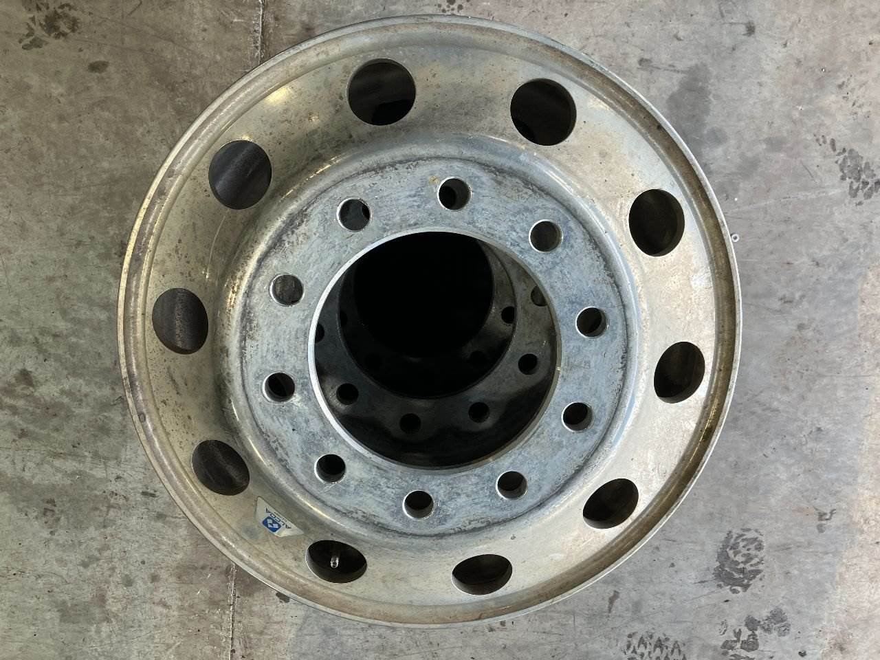 2010 PILOT 22.5 ALUM Tire & Rim for a Freightliner Columbia 120 For ...