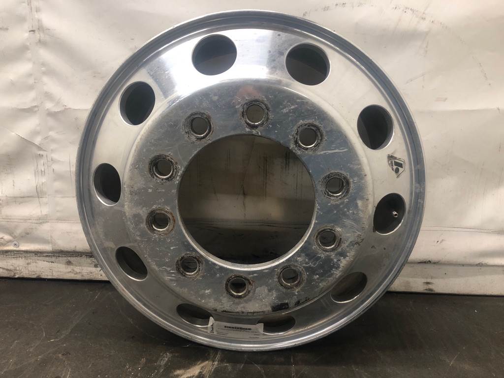 2013 PILOT 22.5 ALUM Tire & Rim for a Freightliner Cascadia For Sale | Council Bluffs, IA ...