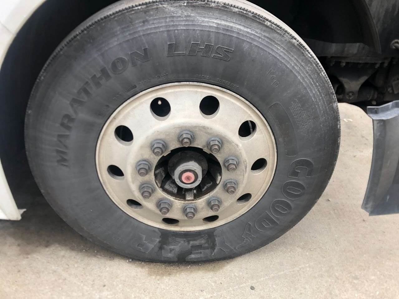 2014 PILOT 22.5 ALUM Tire & Rim for a Volvo VNL For Sale | Kansas City ...