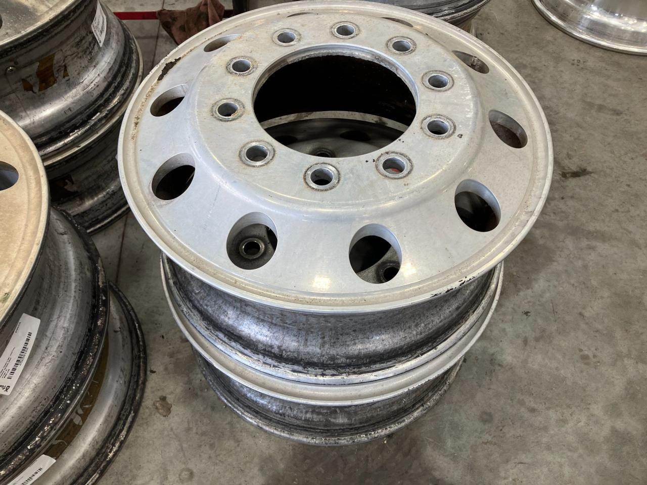 2007 PILOT 22.5 ALUM Tire & Rim for a Volvo VNL For Sale | Spencer, IA | 25658399 ...