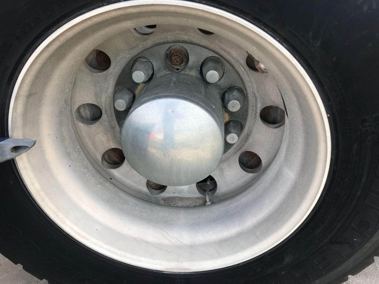 2007 PILOT 22.5 ALUM Tire & Rim for a Freightliner Columbia 120 For Sale | Kansas City, MO ...