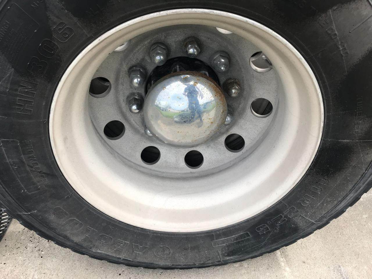 2007 PILOT 22.5 ALUM Tire & Rim for a Volvo VNL For Sale | Kansas City, MO | 25661194 ...