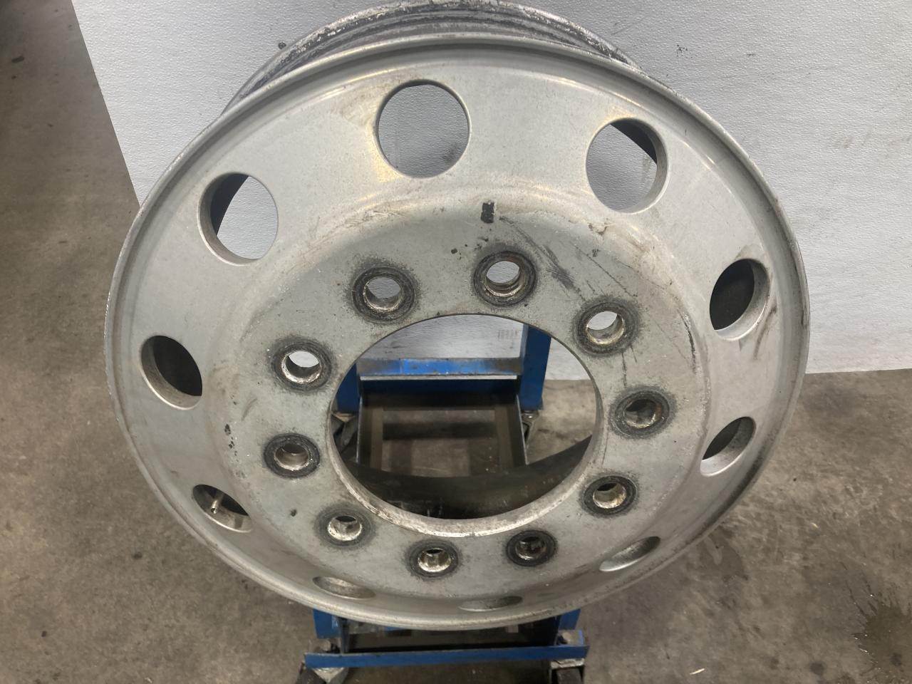 2015 PILOT 22.5 ALUM Tire & Rim for a Freightliner Cascadia For Sale | Sioux Falls, SD ...