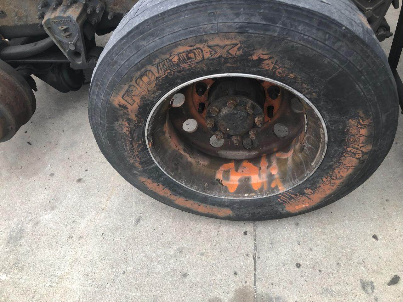 2001 PILOT 22.5 ALUM Tire & Rim for a Volvo VNL For Sale | Kansas City ...