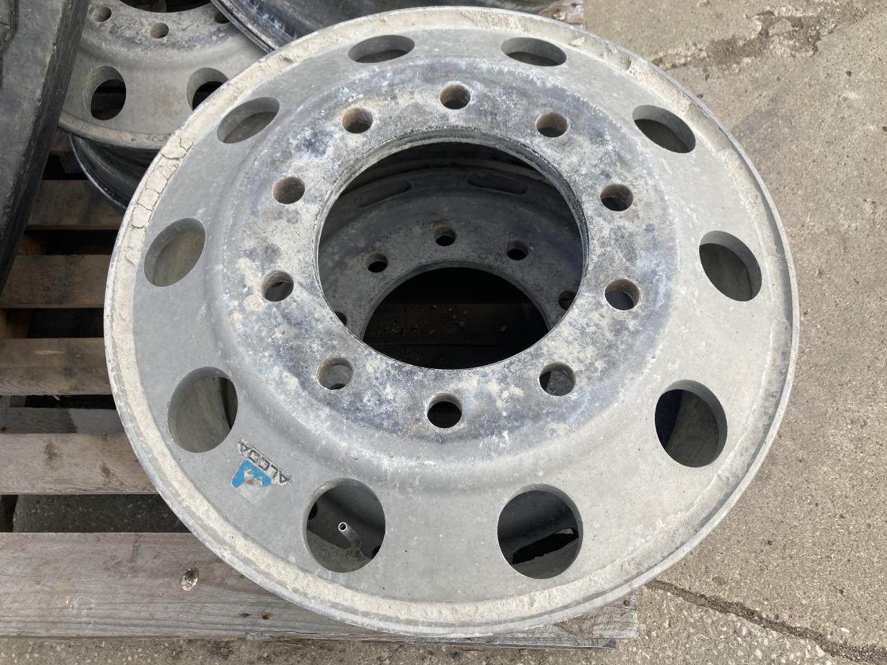 1999 PILOT 22.5 ALUM Tire & Rim for a International 9200 For Sale | Spencer, IA | 25680849 ...