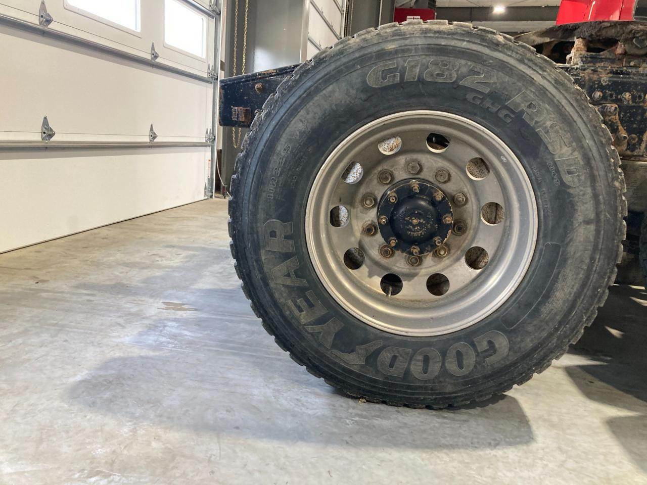 2006 PILOT 22.5 ALUM Tire & Rim for a Freightliner Columbia 120 For ...