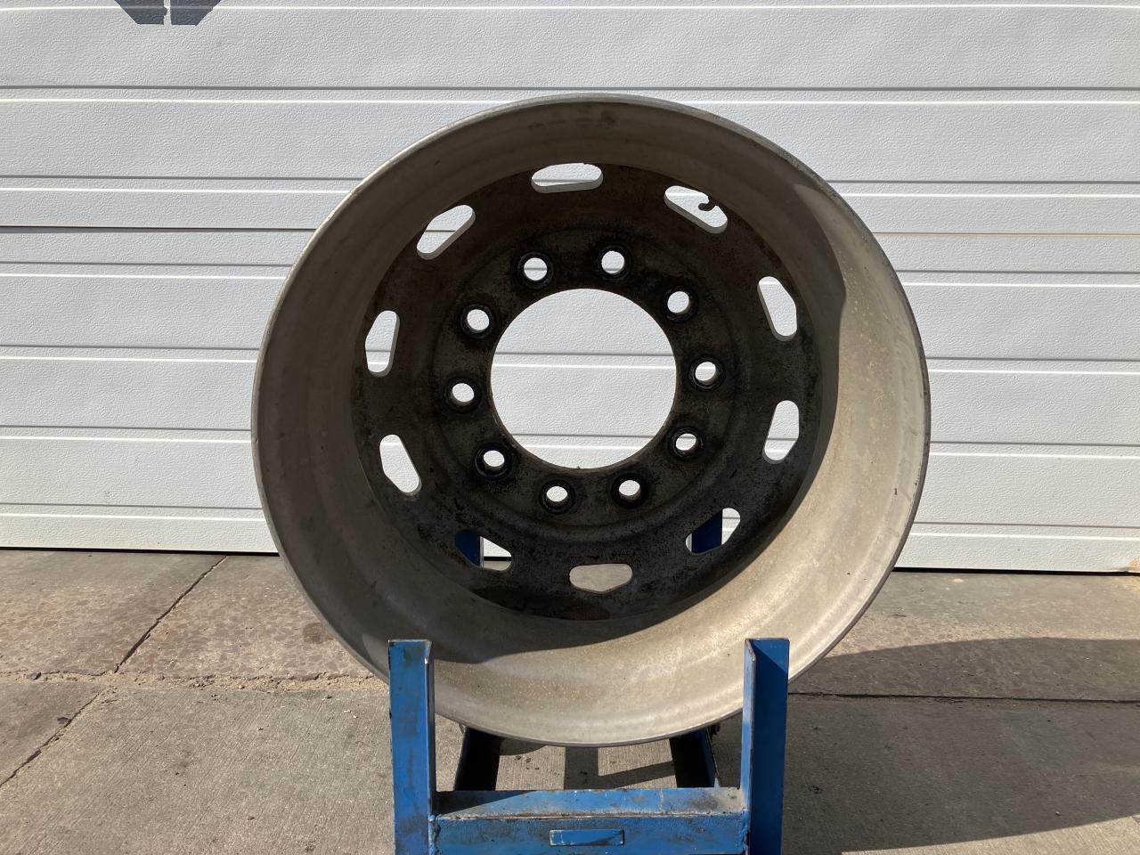 2005 PILOT 22.5 ALUM Tire & Rim for a Freightliner Columbia 120 For Sale | Sioux Falls, SD ...