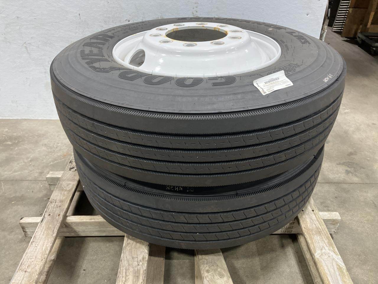 2009 PILOT 22.5 STEEL Tire & Rim for a Freightliner M2 106 For Sale ...