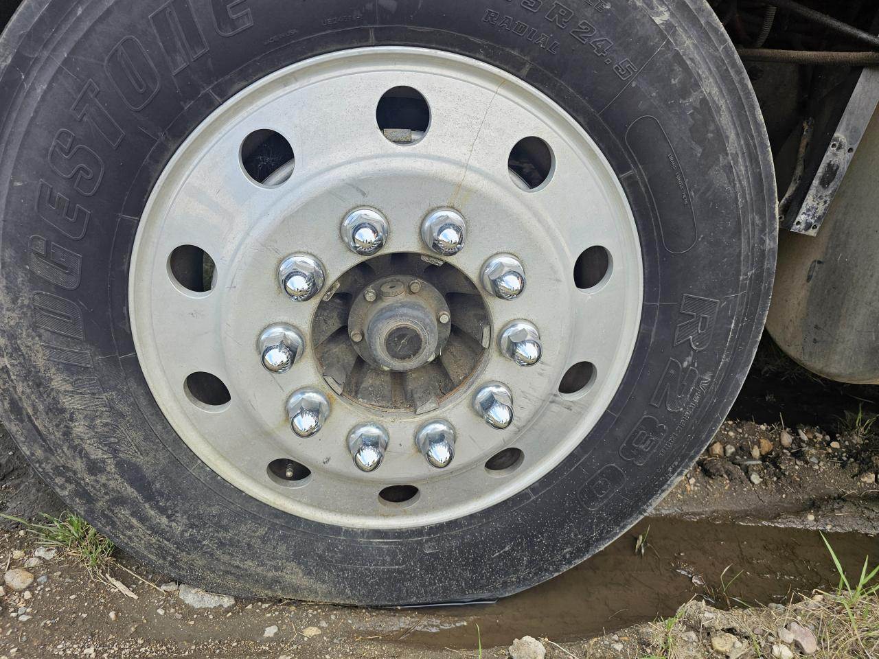 1999 PILOT 24.5 ALUM Tire & Rim for a Freightliner C120 Century For ...