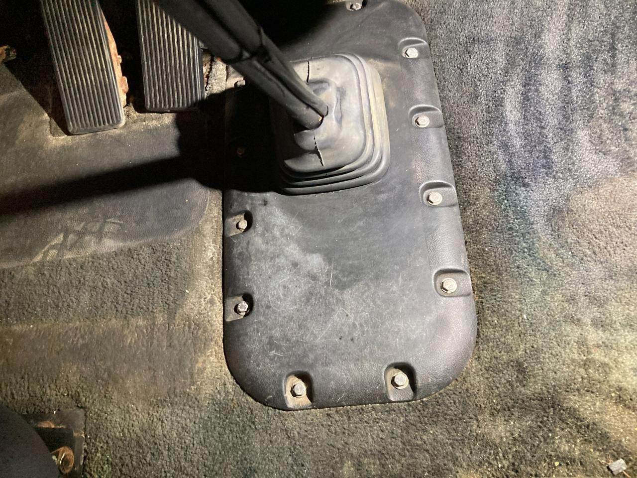 2008 Fuller RTLO18918B Transmission Shift Cover for a Peterbilt 389 For ...