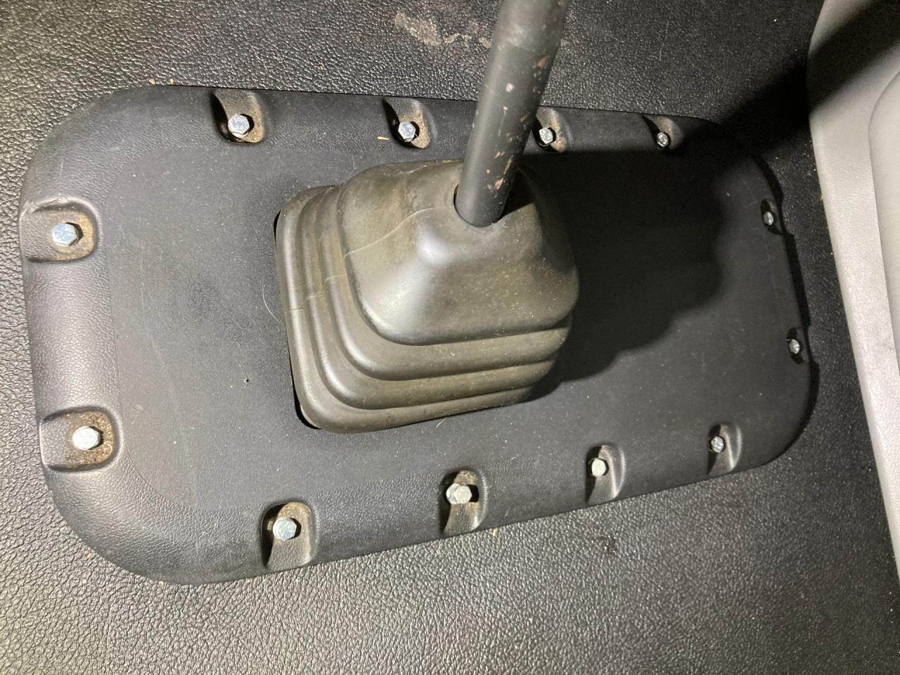 2019 Fuller RTOC16909A Transmission Shift Cover for a Peterbilt 579 For ...