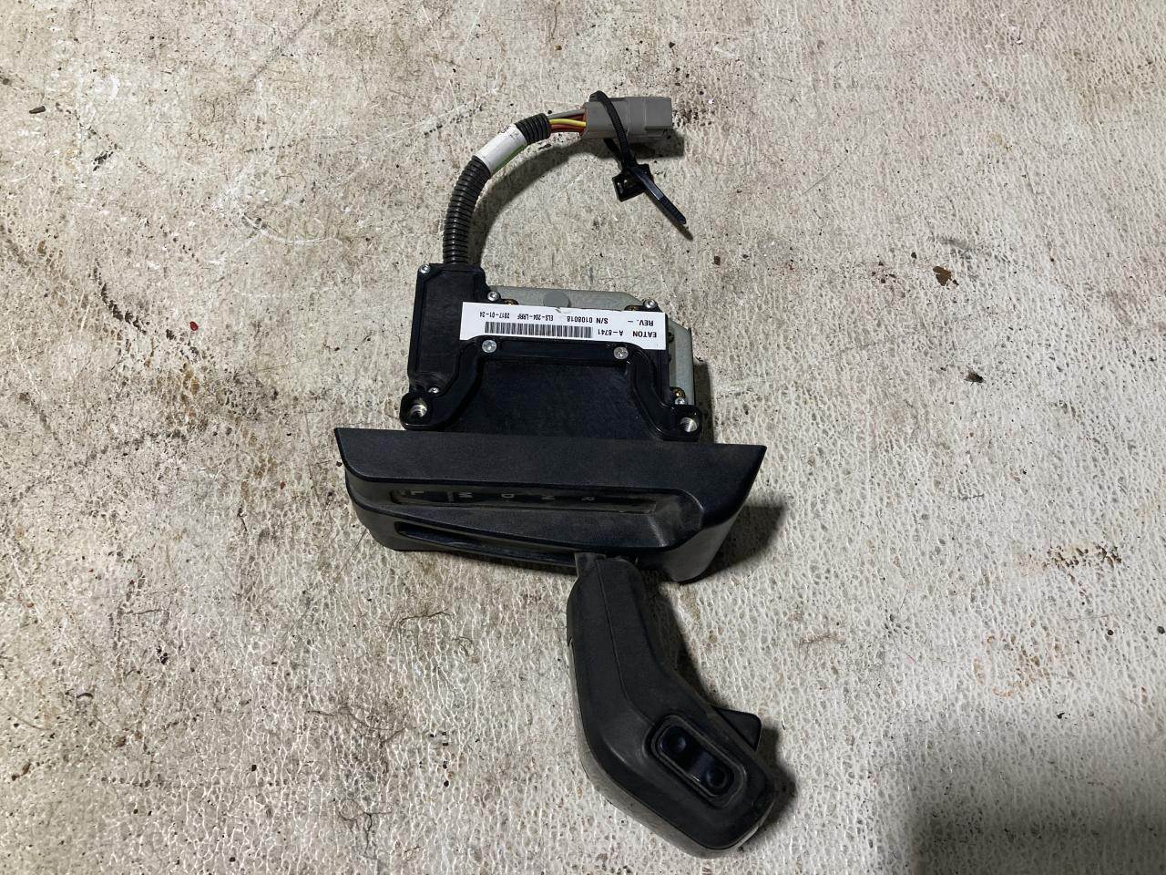 2018 Fuller FAO16810C-EA3 Transmission Shifter for a Peterbilt 579 For ...