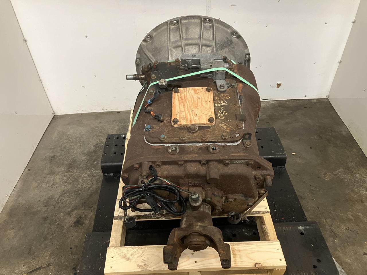 2004 Fuller FRO14210C Transmission for a Freightliner Columbia 120 For ...