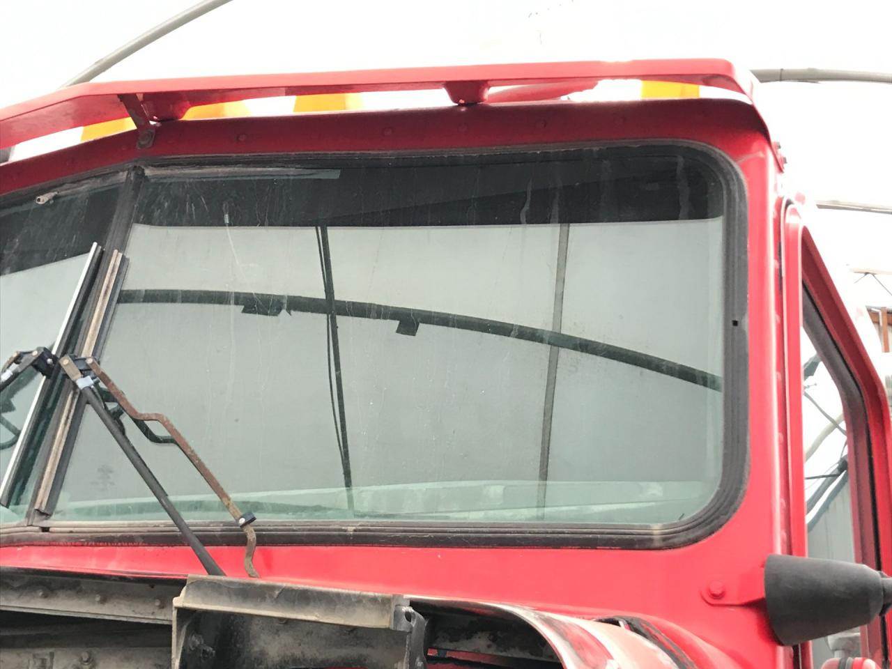 2004 Kenworth W900B Windshield Glass for a Kenworth W900S For Sale ...