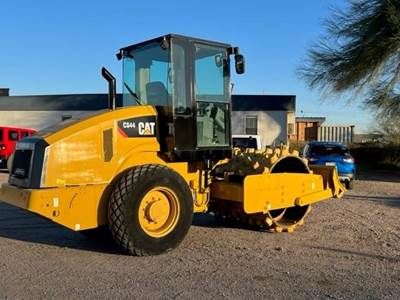 2011 Caterpillar CS44 Vibratory Soil Compactor For Sale, 3,806 Hours ...