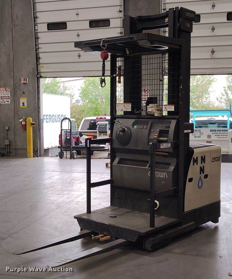 Crown SP3520-30 Order Picker For Sale, 3,813 Hours | Fresno, CA ...