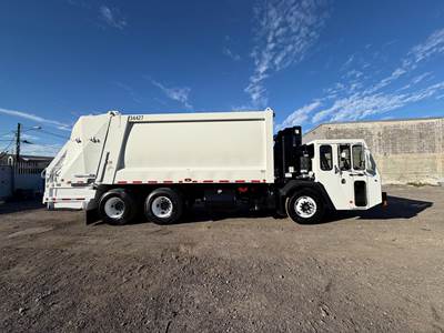 2016 Crane Carrier Company ( CCC ) Heil DuraPack 5000 Body 27 Yards ...