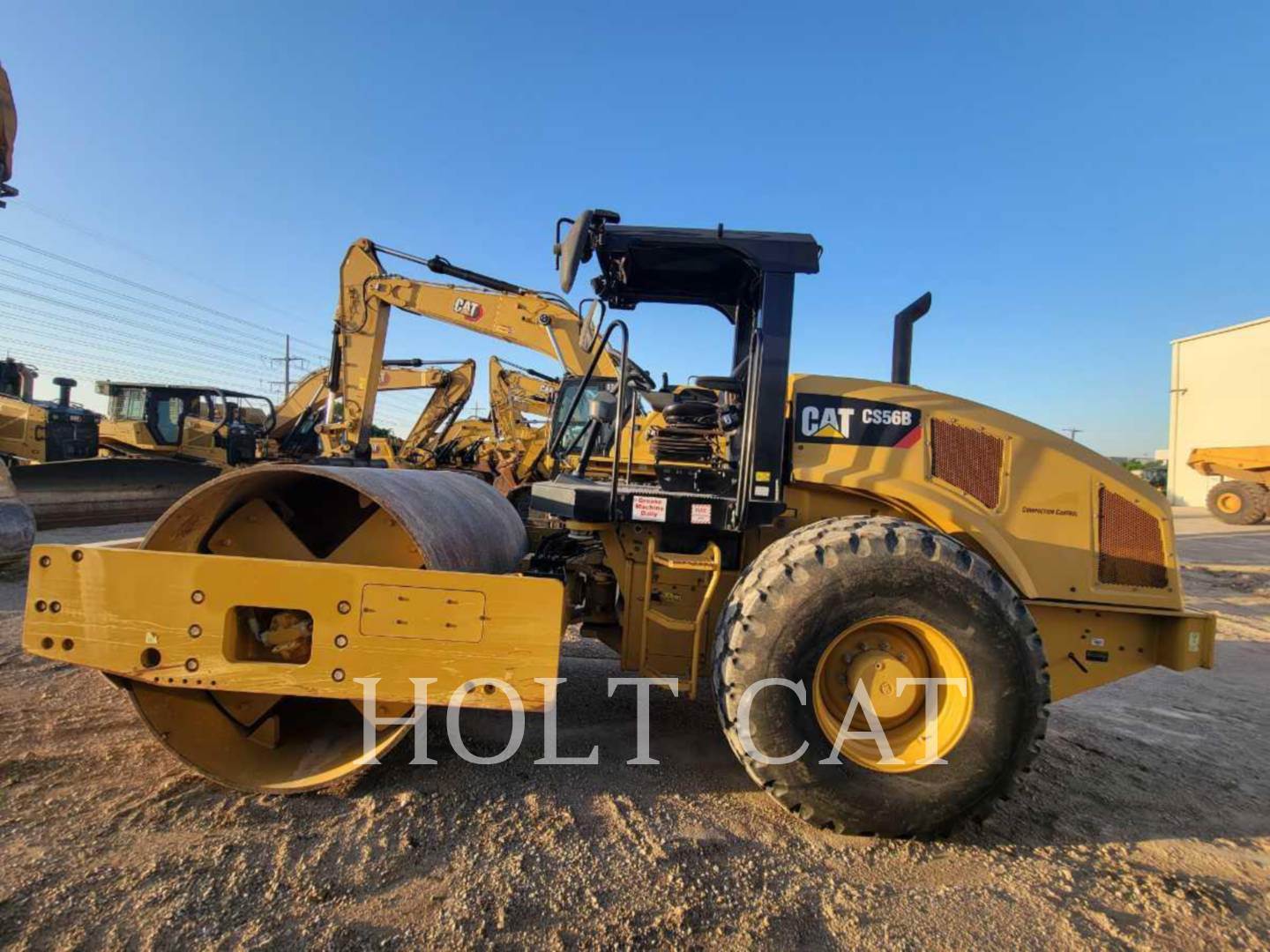 2017 Caterpillar CS56B Padfoot Roller Compactor For Sale, 880 Hours ...