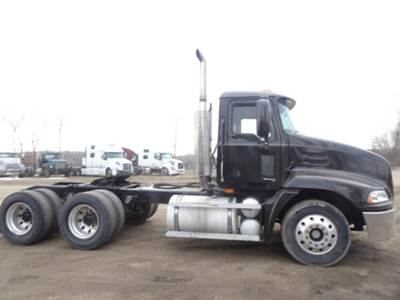 2006 Mack Pinnacle CXU613 Day Cab Truck For Sale | Lakeville, MN ...