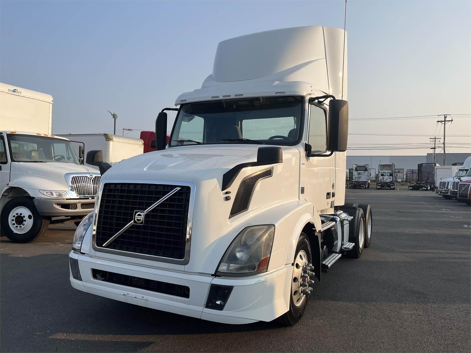 2017 Volvo VNL64T300 Day Cab Truck - D13 425HP, 12 Speed I Shift ...