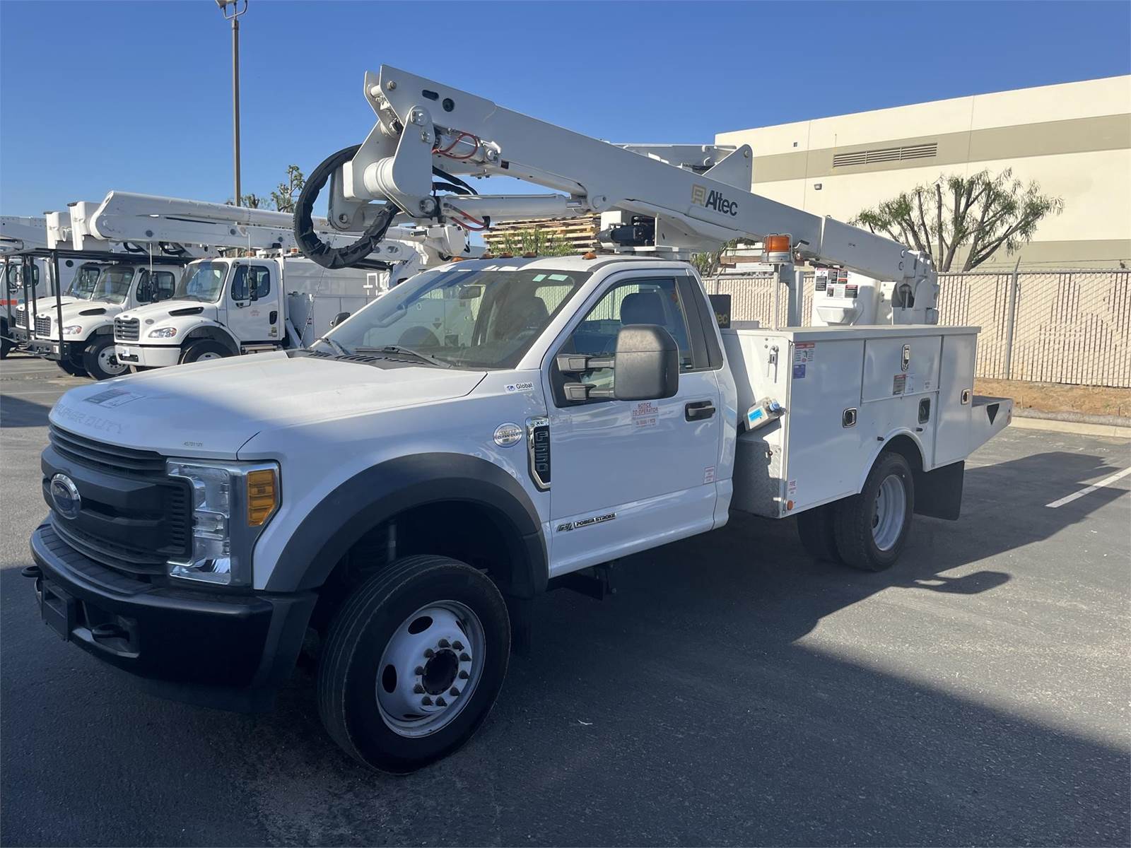 Ford F-550 Boom / Bucket Truck - 2017 ALTEC AT40G Aerial Lift ...
