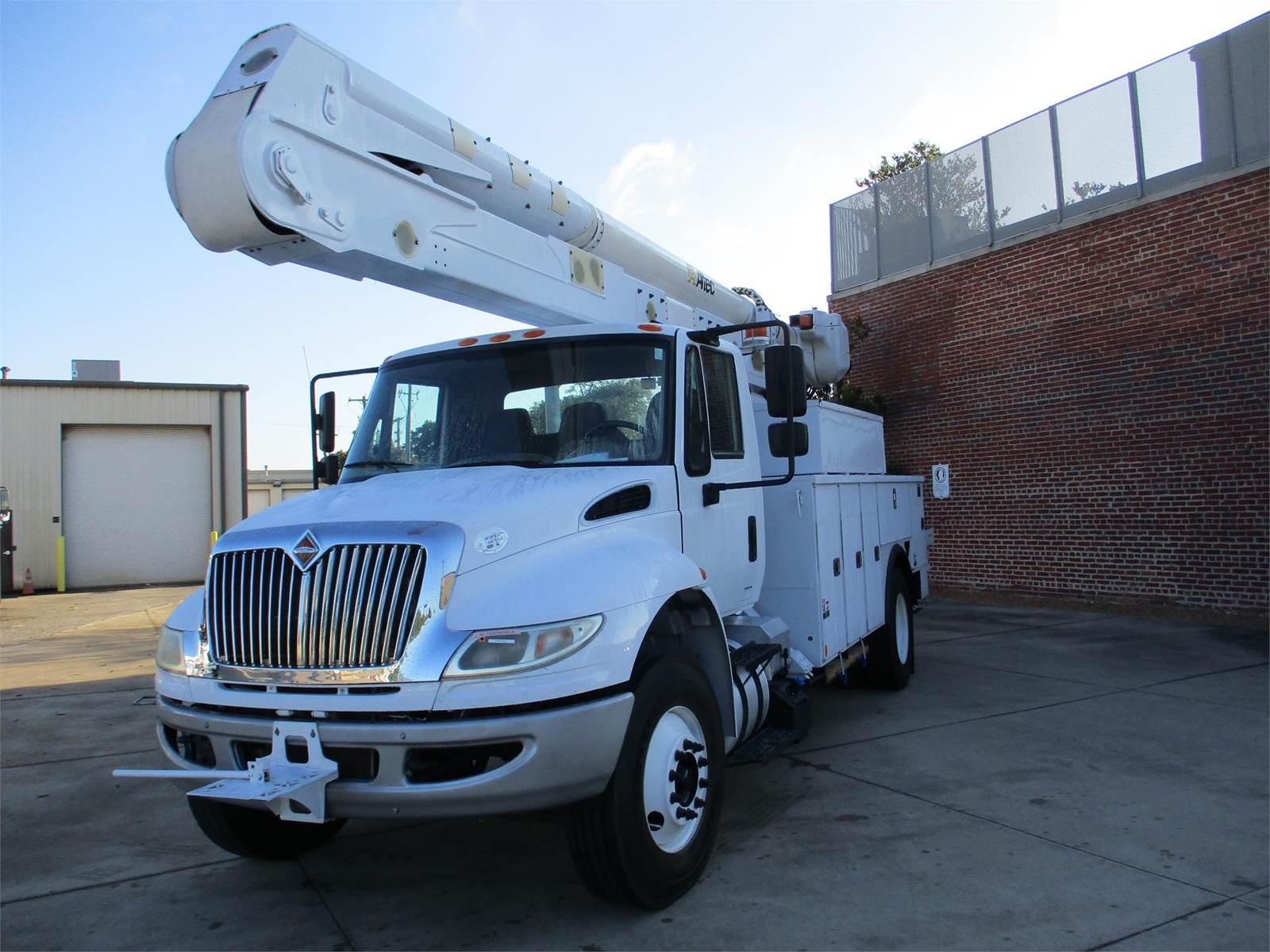 2016 International DuraStar 4300 Boom / Bucket Truck - 2015 ALTEC AA55 MH Aerial Lift, Automatic ...