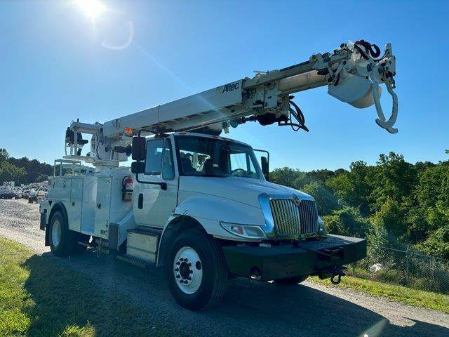 2018 International DuraStar 4300 Single Axle Digger Derrick Truck ...