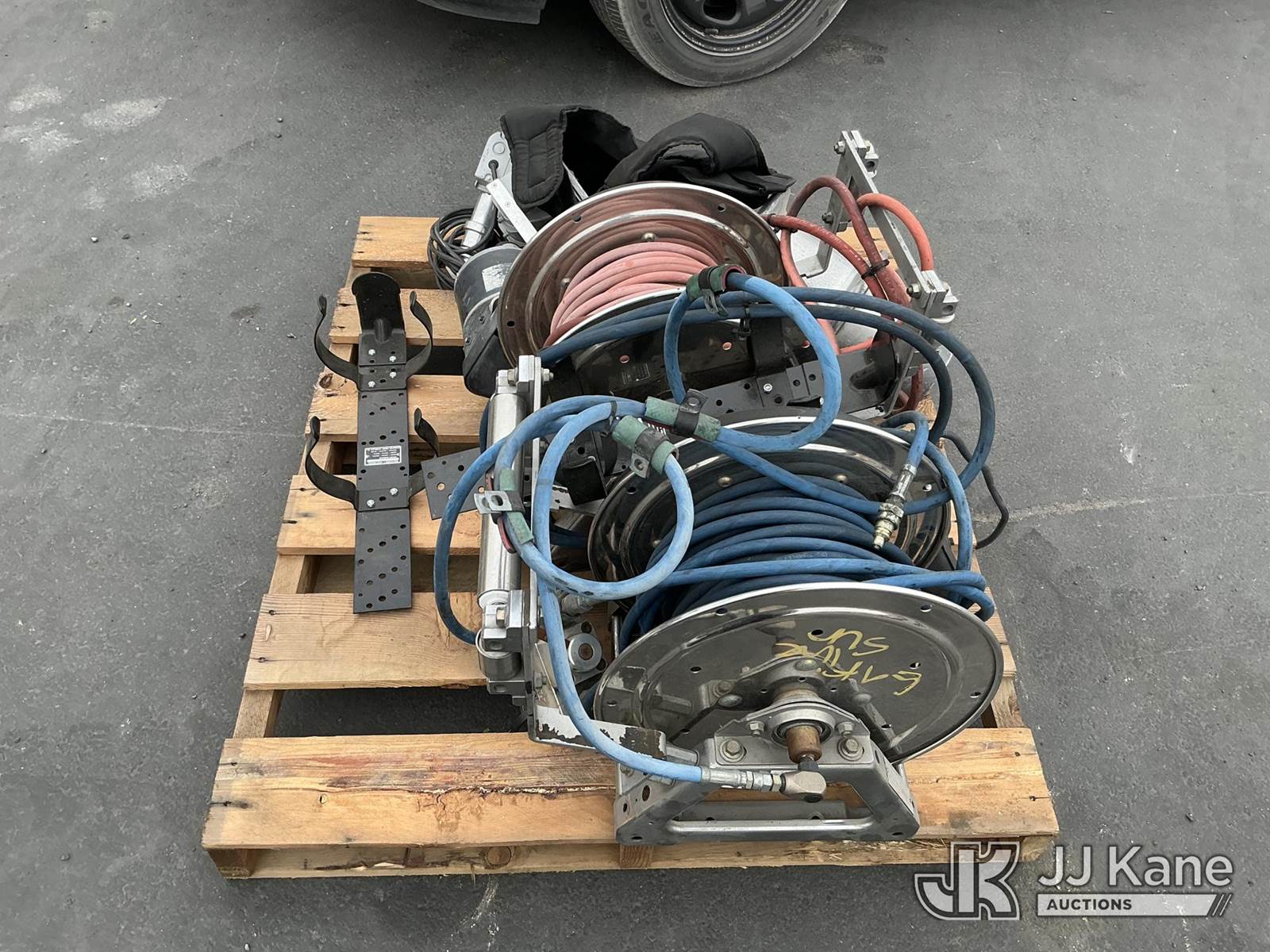 (1 Pallet) Amkus Rescue Systems 50100 Hydraulic Power Unit & Parts ...