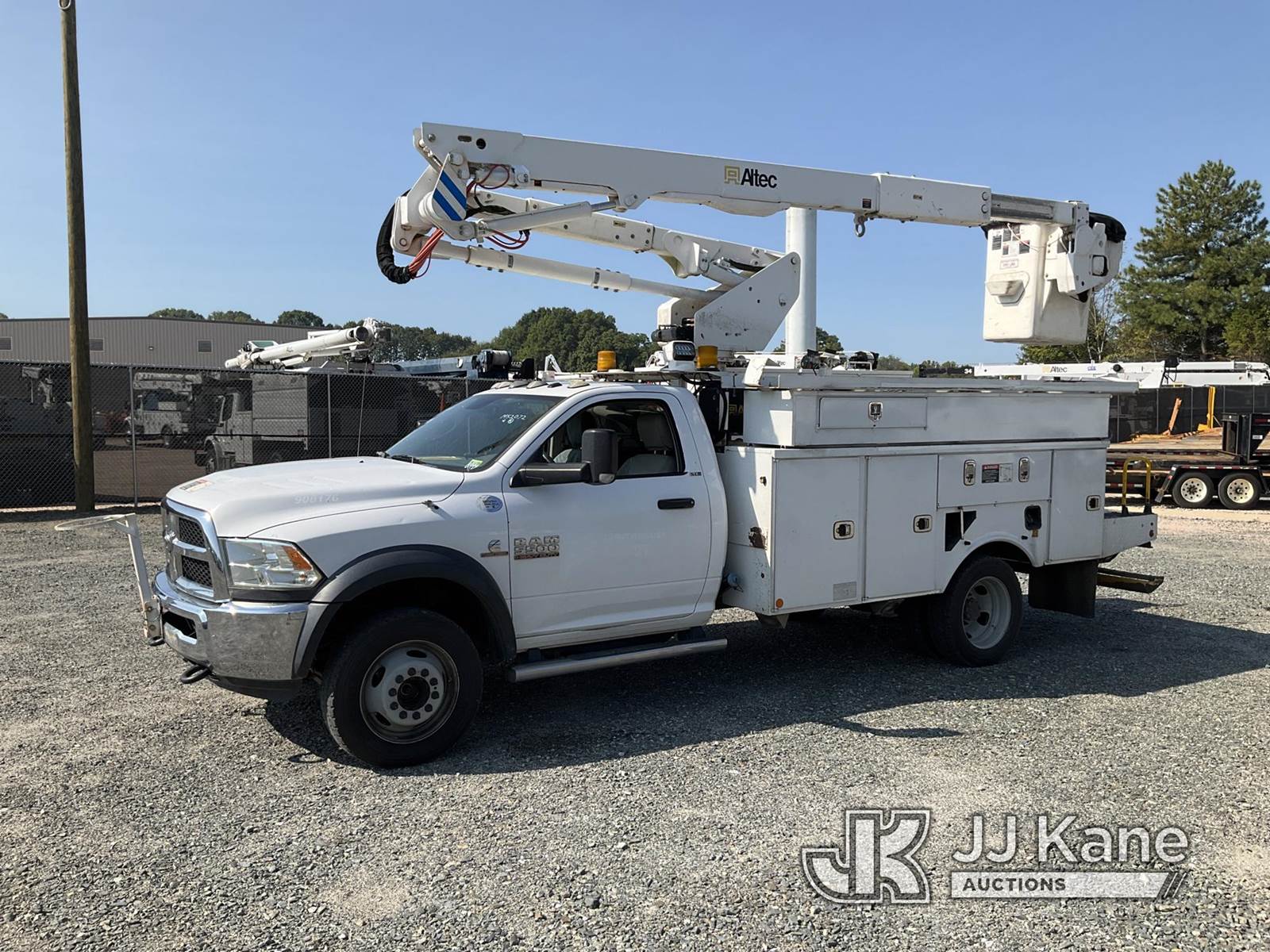 2016 Altec AT40-MH, 45 ft, Articulating & Telescopic Bucket Truck For ...