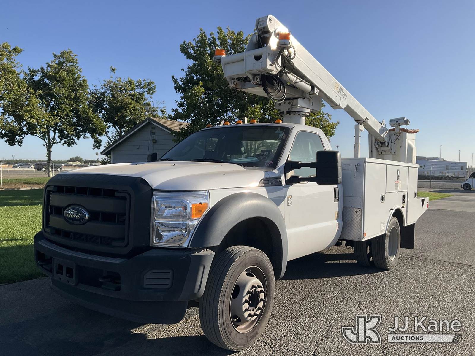 2016 Altec AT235, 40 ft, Articulating & Telescopic Non-Insulated Bucket ...