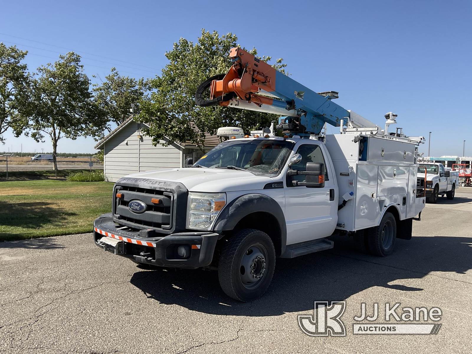 2013 Altec AT37G, 350 Lb 37.5 ft, Articulating & Telescopic Bucket ...