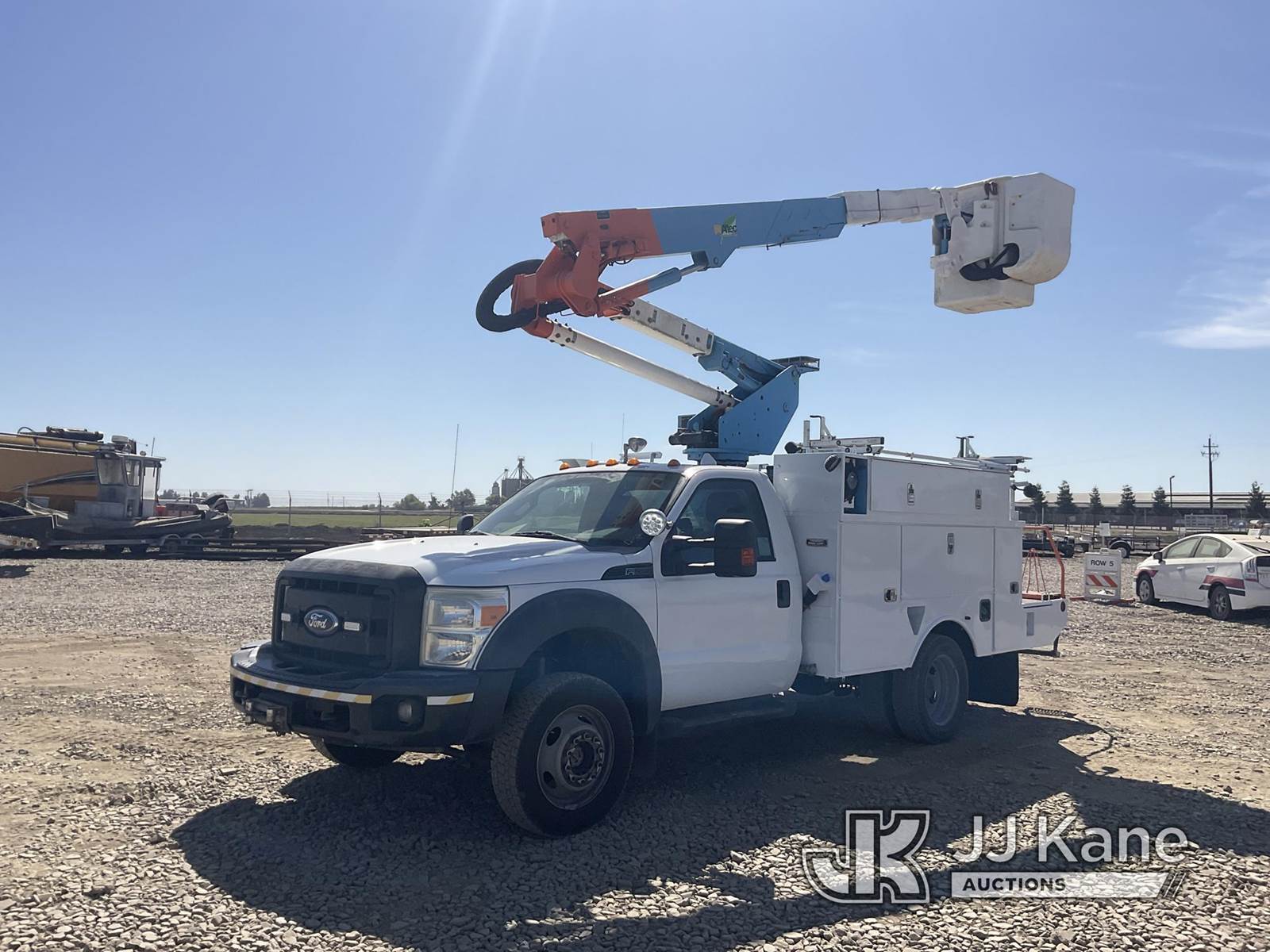 2011 Altec AT37G, 350 Lb 37.5 ft, Articulating & Telescopic Bucket ...