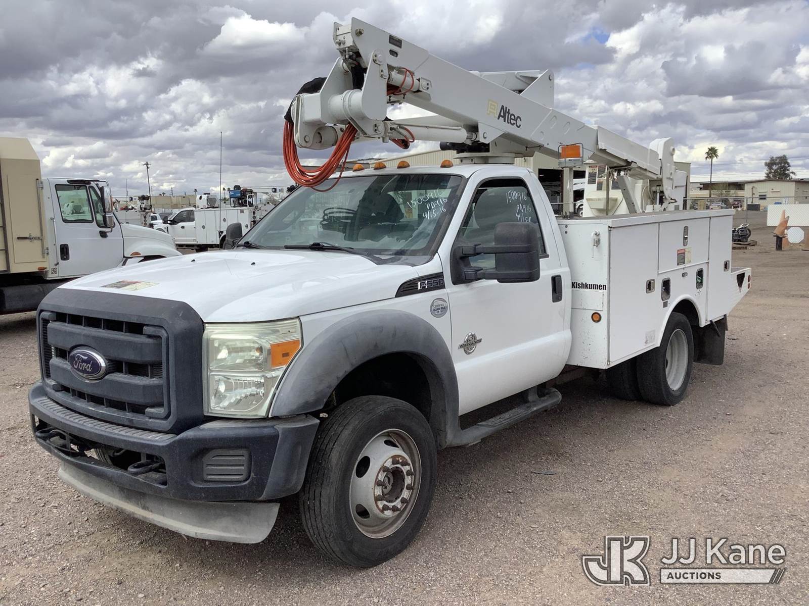 2012 Ford F 550 Man Lift 105 H 23 L