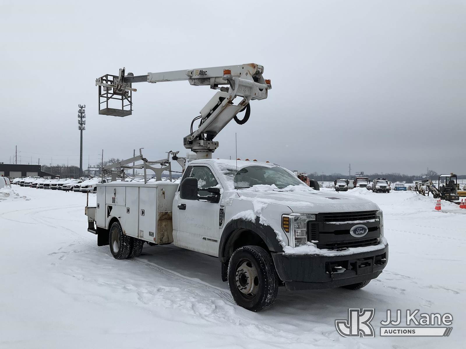 2019 Altec AT235-P, 40 ft, Articulating & Telescopic Non-Insulated ...