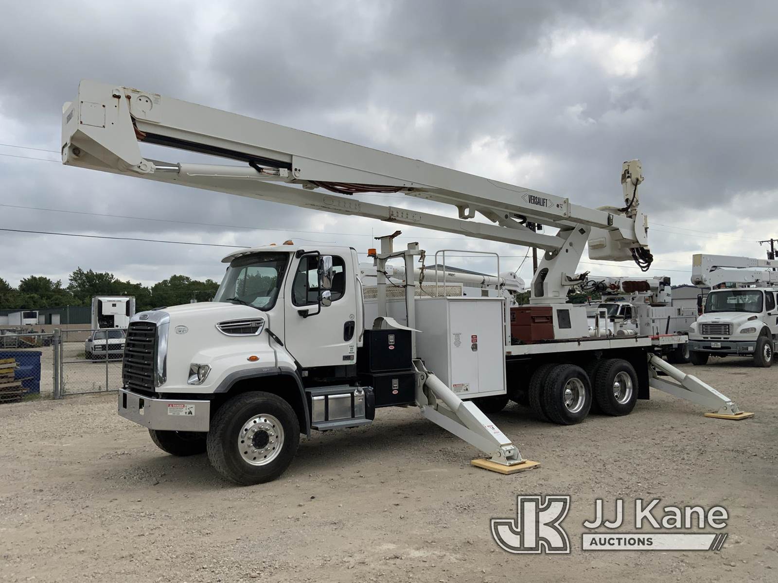 2015 Versalift VST9000, 95 ft, Articulating & Telescopic Material ...