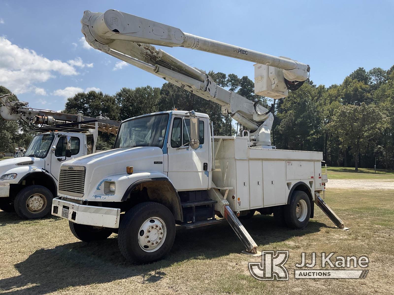 2004 Altec AM50-MH, 55 ft, Over-Center Material Handling Bucket For ...