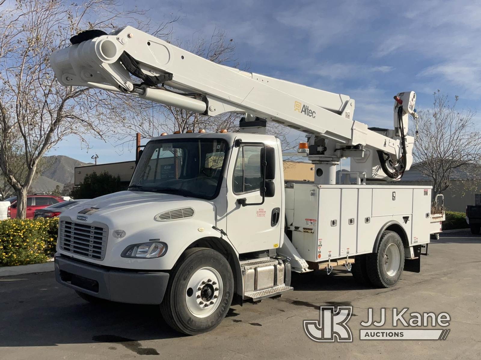 Altec TA60, 600 Lb 65 ft, with SINGLE MAN, , 2016 FREIGHTLINER M2-106 ...