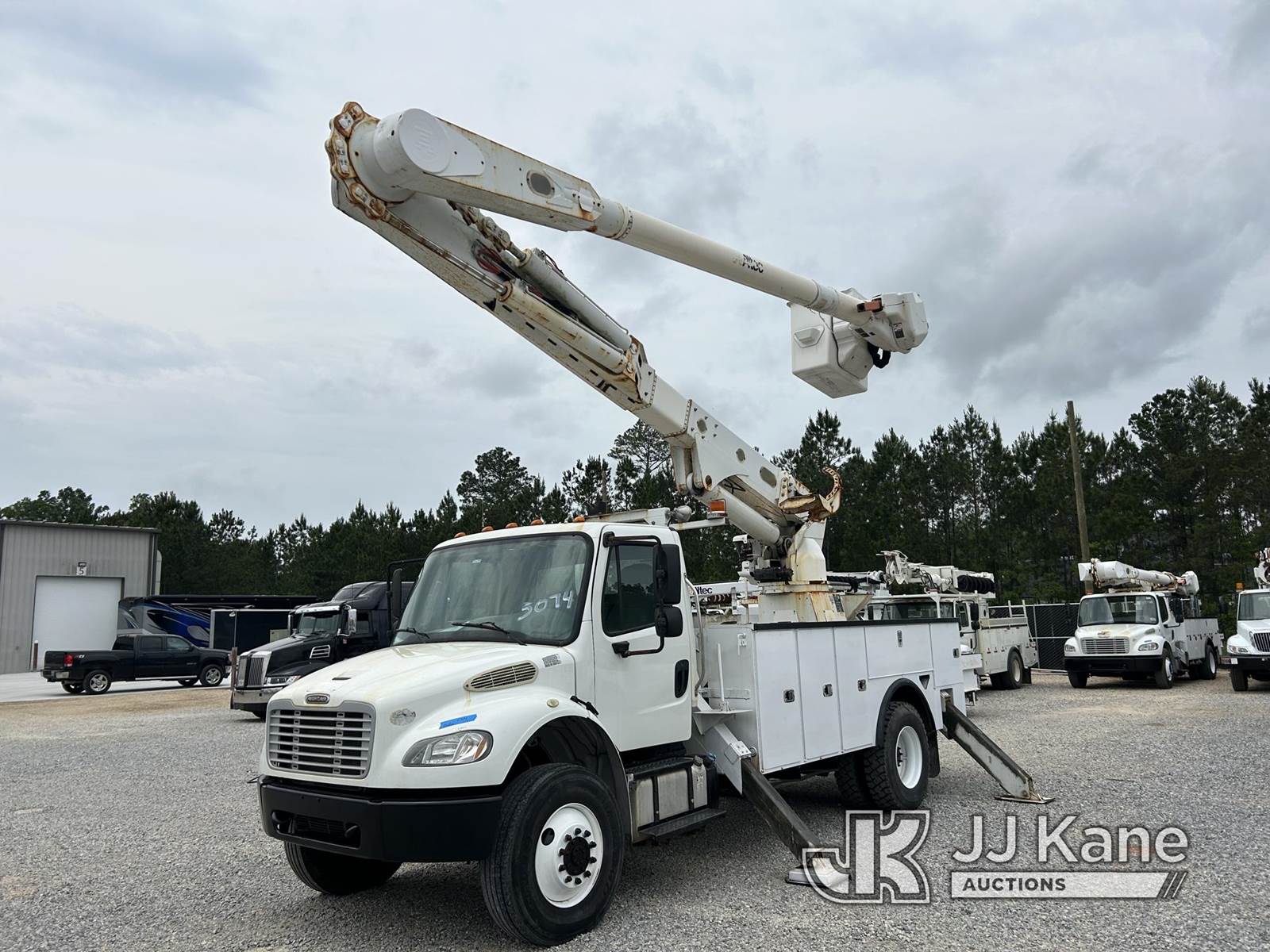 2014 Altec AM55-E, 60 ft, Over-Center Material Handling Bucket For Sale ...