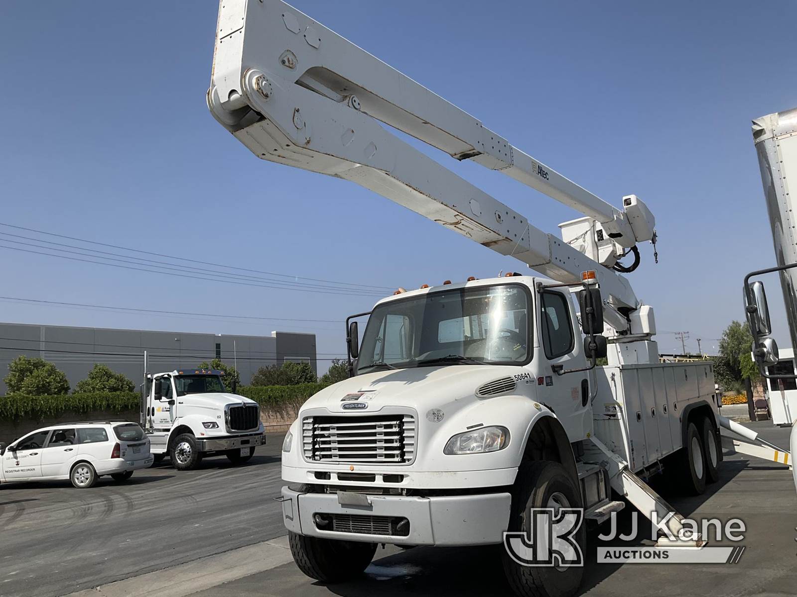 Altec A77-T, Material Handling Bucket Truck with two-man bucket & 4 hyd ...