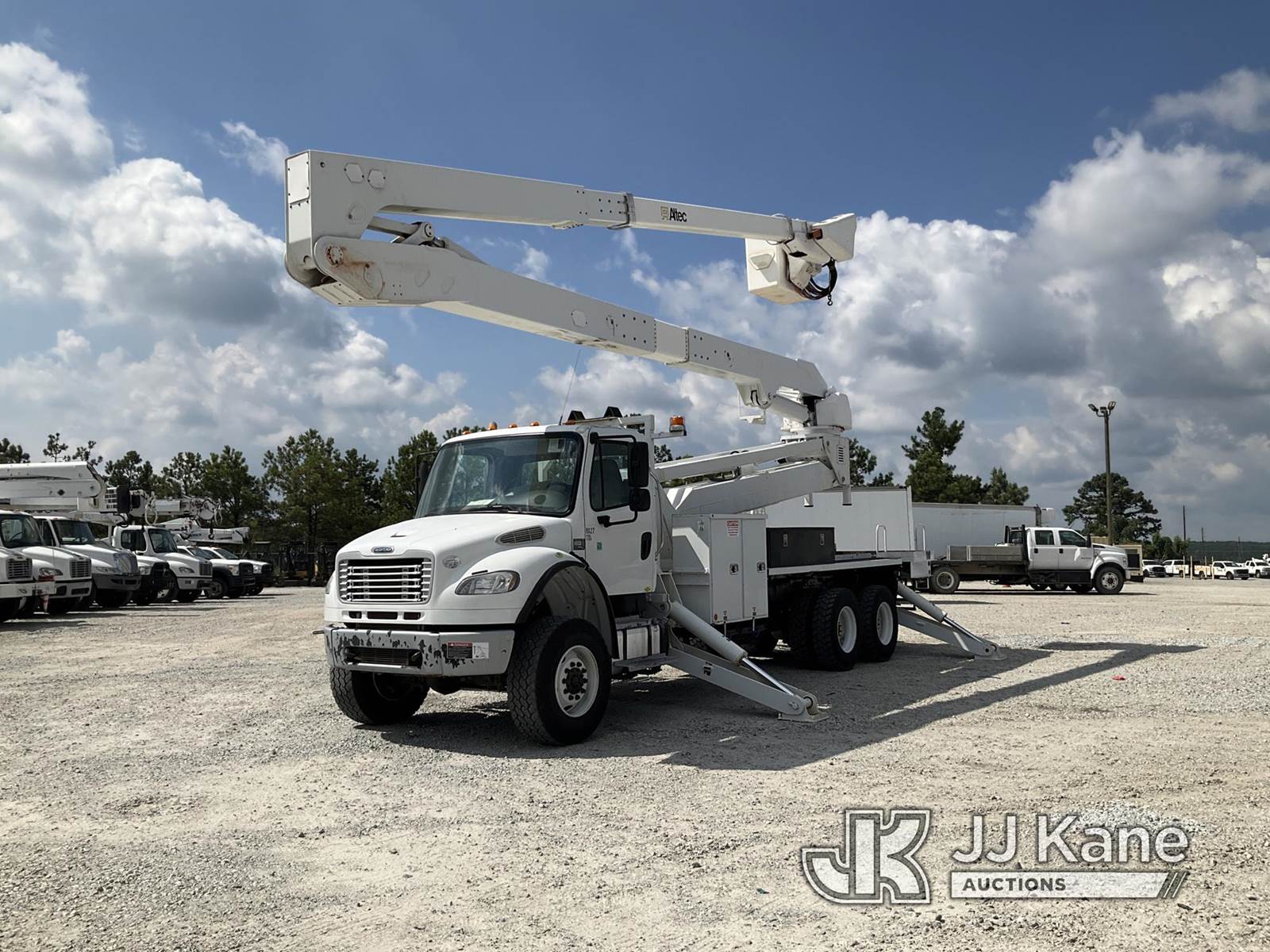 2016 Altec A77-TE93, 98 ft, Articulating & Telescopic Material Handling ...