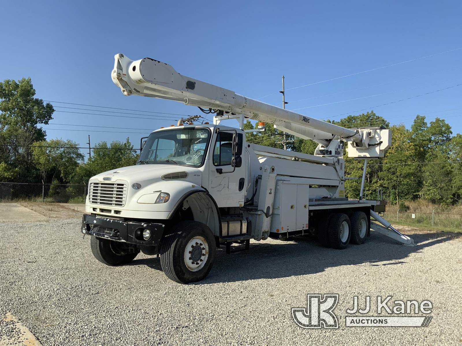 2014 Altec AM900-E100, 105 ft, Over-Center Material Handling Elevator ...